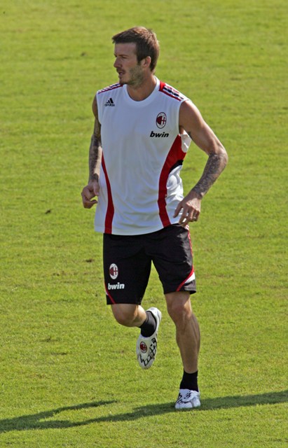 David Beckham supposedly struggles during training in Dubai with AC Milan