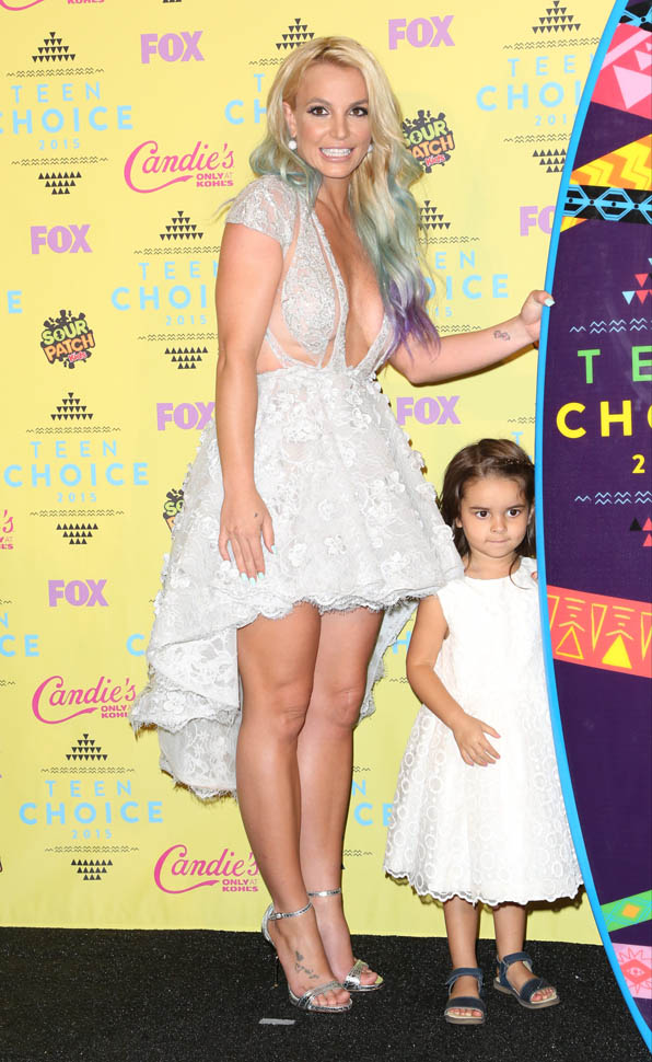 Britney Spears wins Style Icon Award at 2015 Teen Choice Awards|Lainey ...