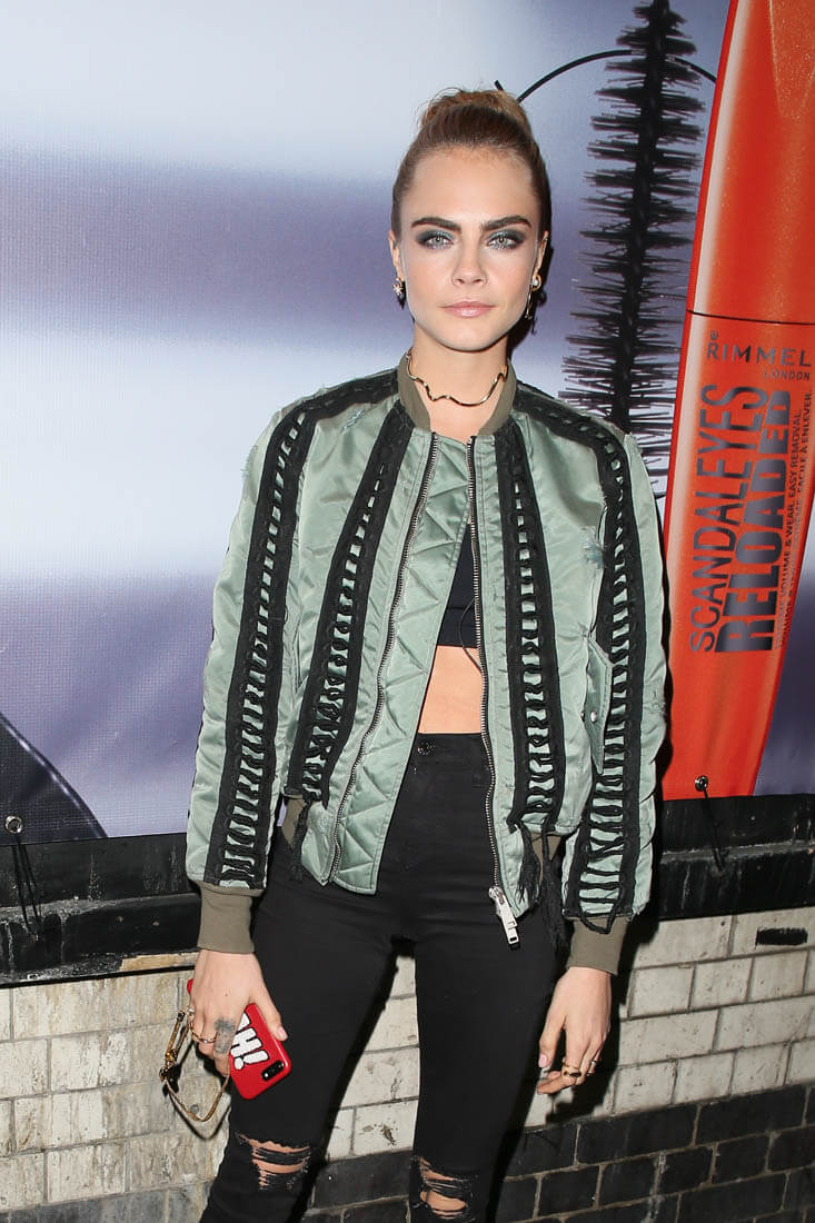 Cara Delevingne and Dane DeHaan in insane first trailer for Valerian ...