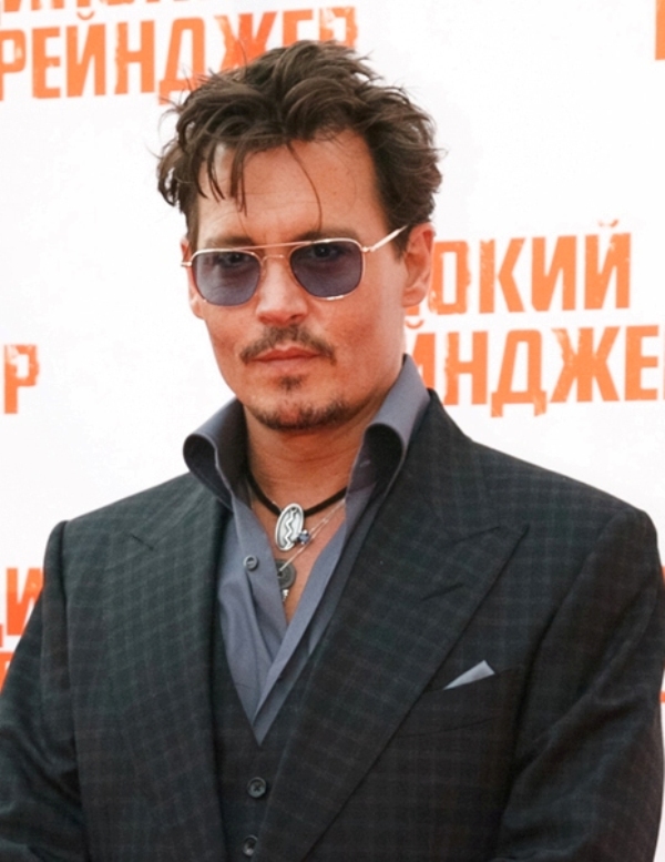 Johnny Depp and Amber Heard hold hands in Moscow|Lainey Gossip ...
