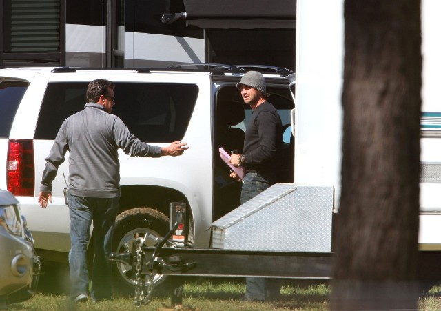 Gerard Butler on the set of Playing the Field in Shreveport Louisiana ...