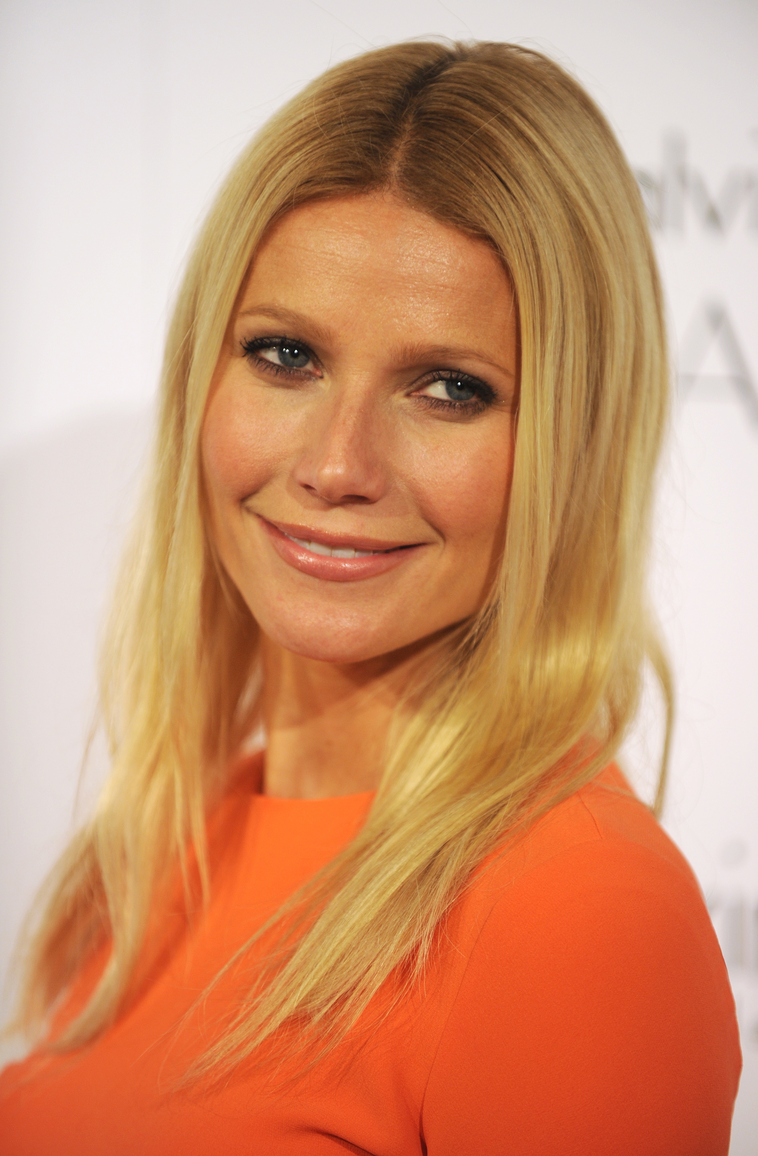 Gwyneth Paltrow received ELLE Women in Hollywood Tribute award from ...