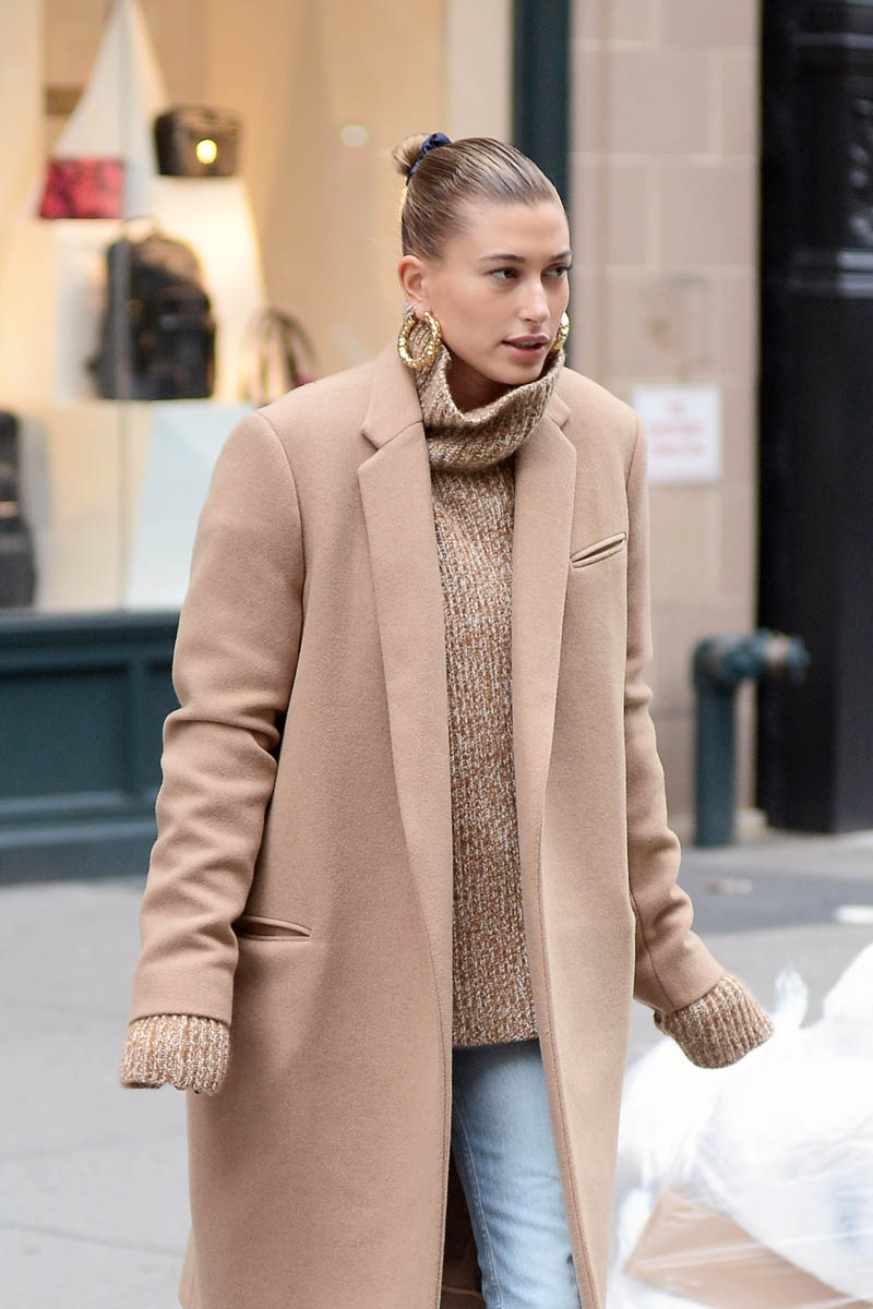 Hailey Baldwin officially changes her last name to Bieber on Instagram