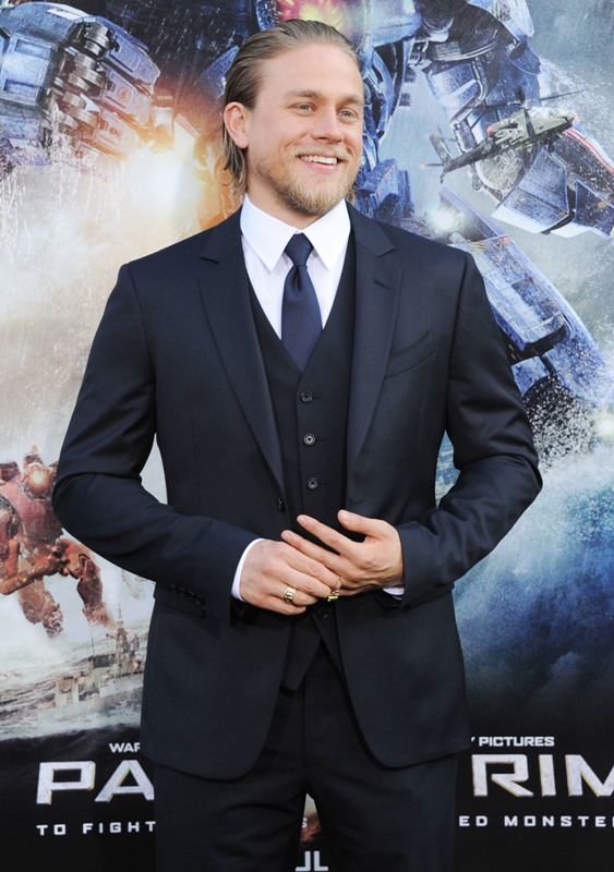 Charlie Hunnam’s girlfriend and Sons Of Anarchy family support him at ...
