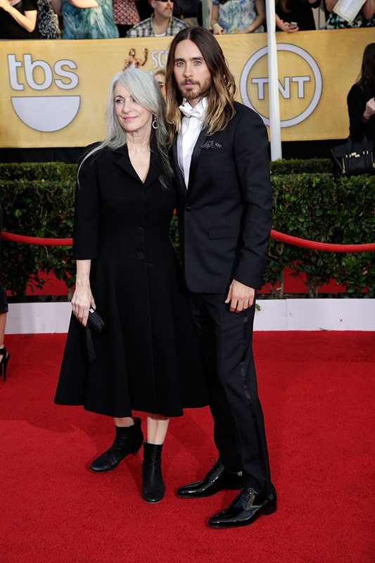 Jared Leto seems super into Emilia Clarke at the SAG Awards|Lainey ...