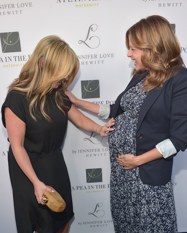 Jennifer Love Hewitt’s belly-cupping party|Lainey Gossip Entertainment ...