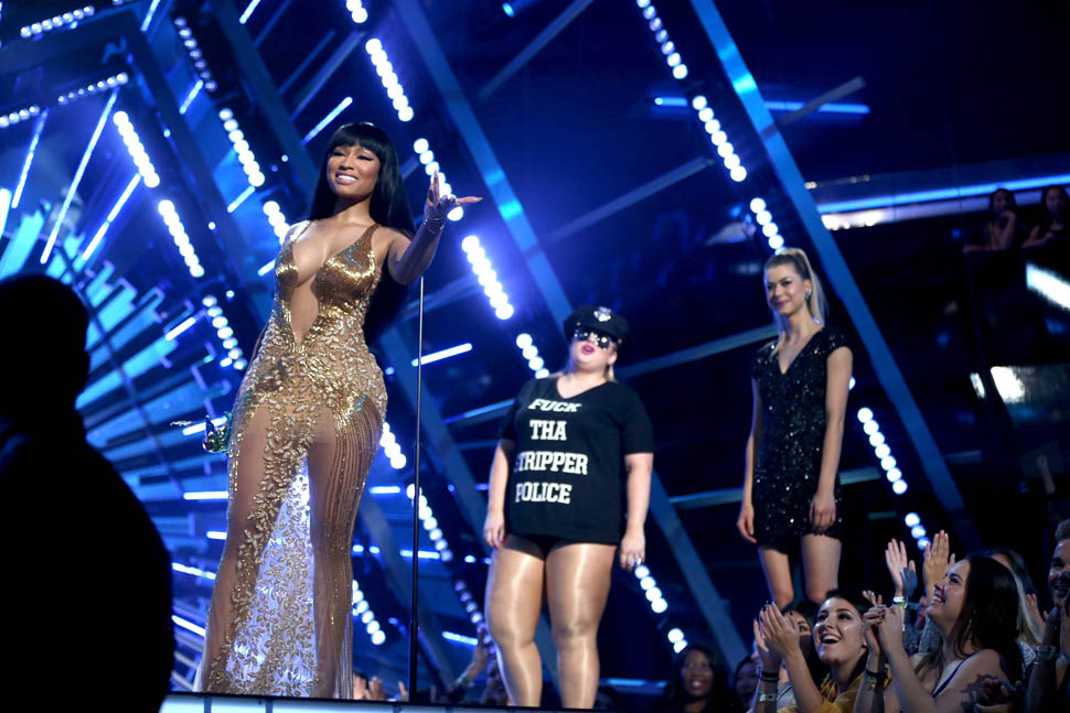 Nicki Minaj and Miley Cyrus's MTV VMA 2015 feud|Lainey Gossip ...