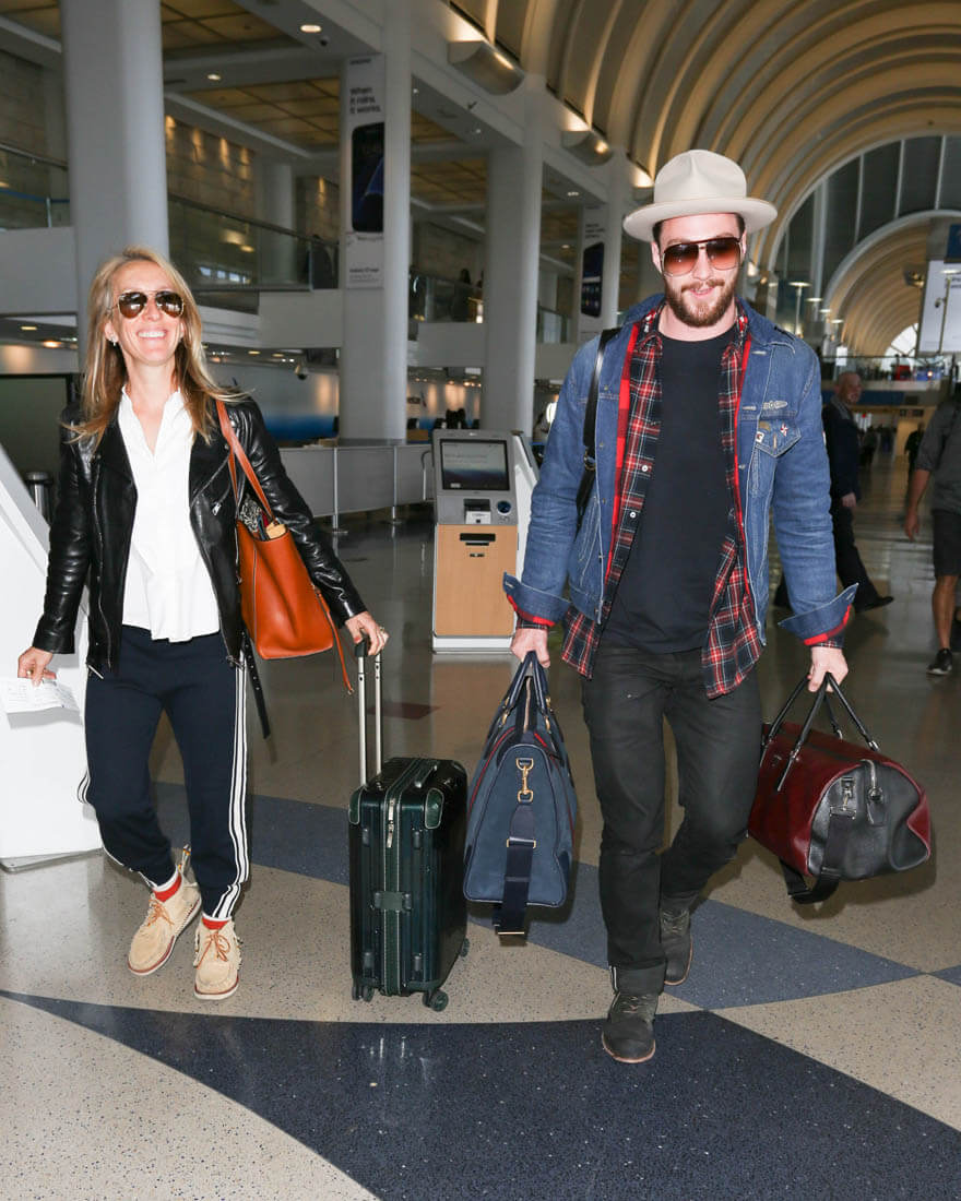 Sam and Aaron Taylor-Johnson kiss in Instagram photo and Aaron in ...