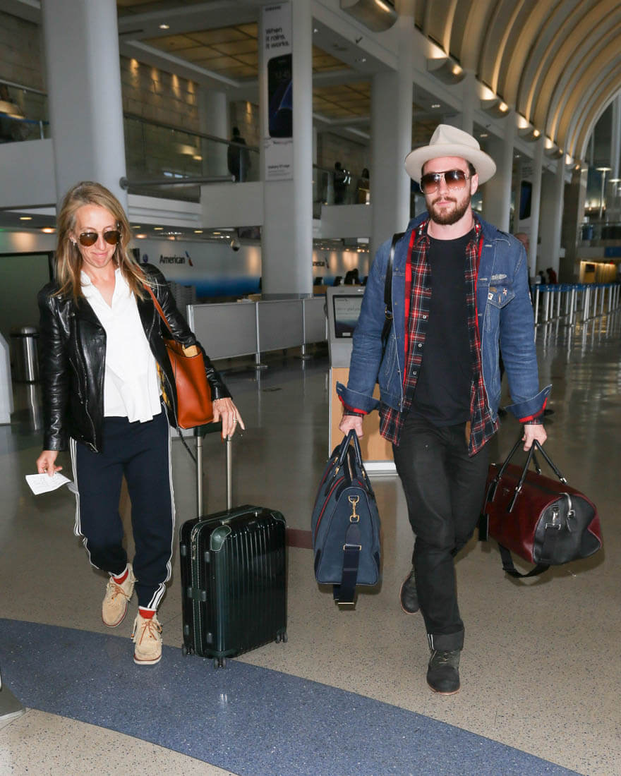 Sam and Aaron Taylor-Johnson kiss in Instagram photo and Aaron in ...