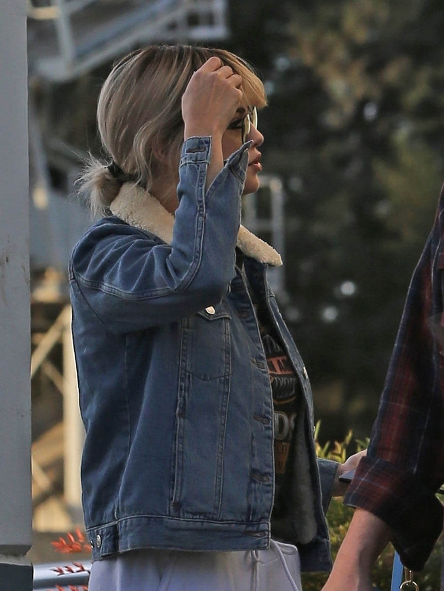 Selena's Bad Liar is Billboard's #1 Song and JB decorates in dad pants