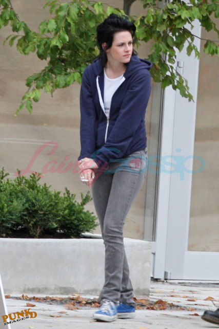 Kristen Stewart wearing red shoes with Nikki Reed Paris Latsis and ...