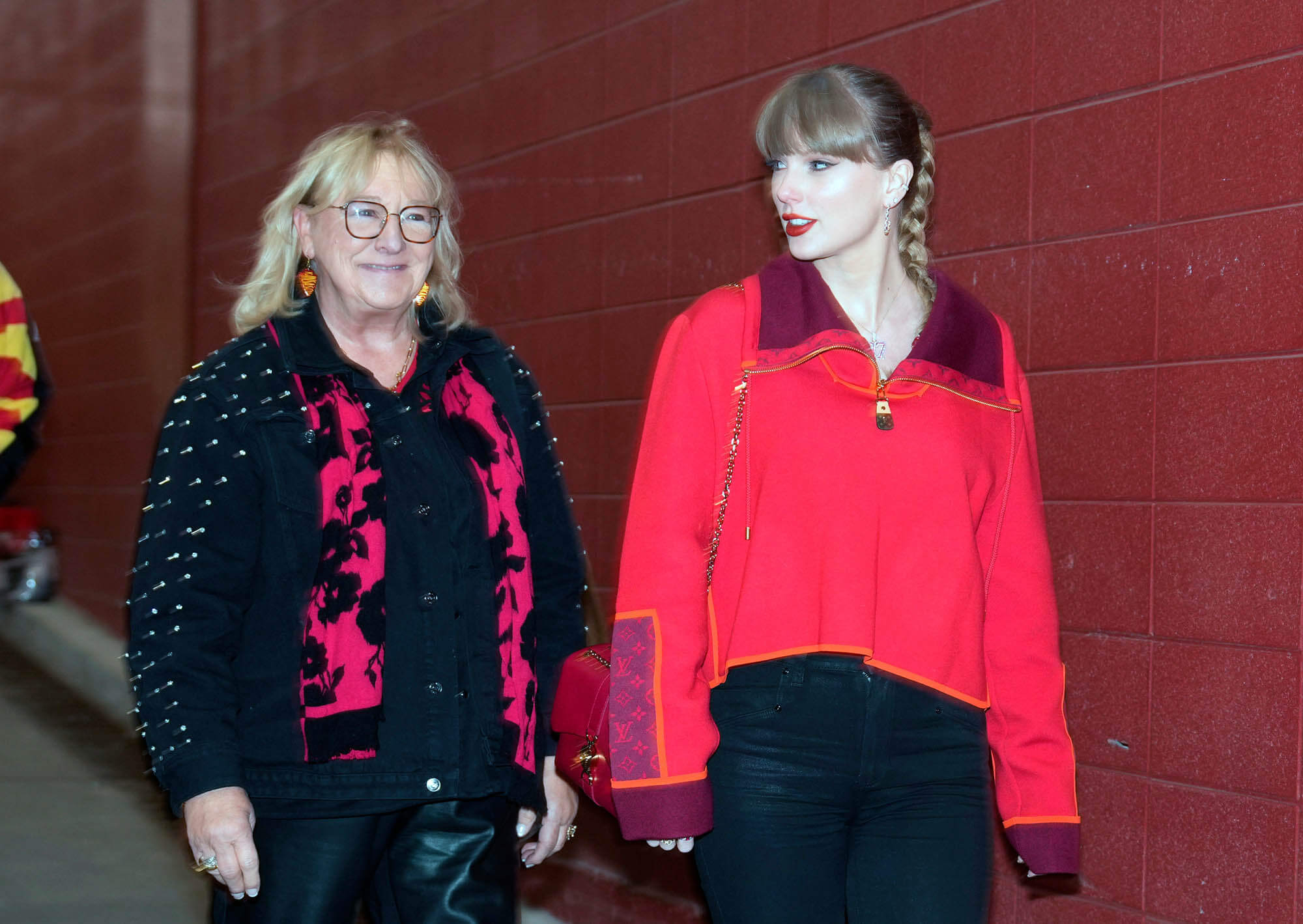 Will Taylor Swift and Travis Kelce make their red carpet debut if there ...