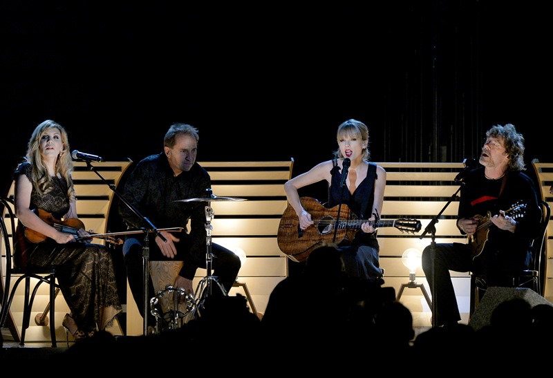 Taylor Swift receives the Pinnacle Award at the CMAs|Lainey Gossip ...