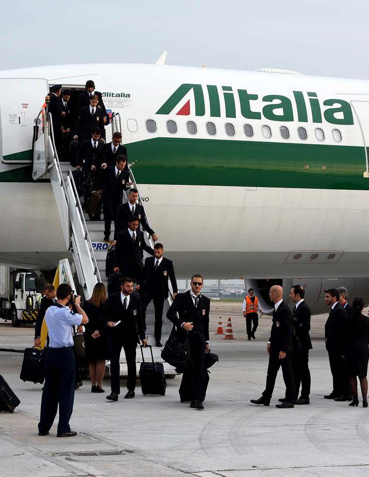 World Cup Athlete group suit shots teams Italy, Germany, Spain, and ...
