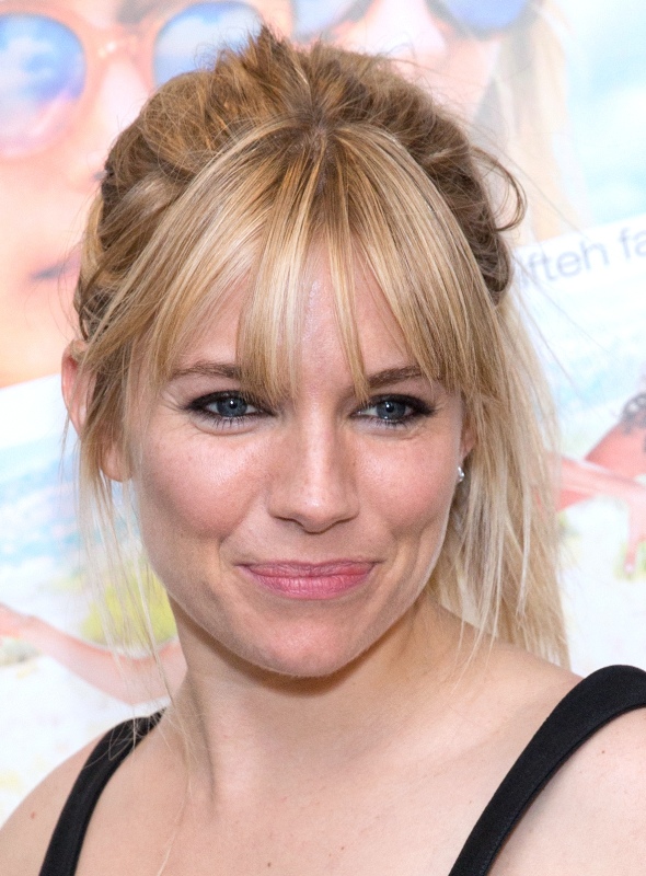 Sienna Miller’s halfway heel|Lainey Gossip Lifestyle