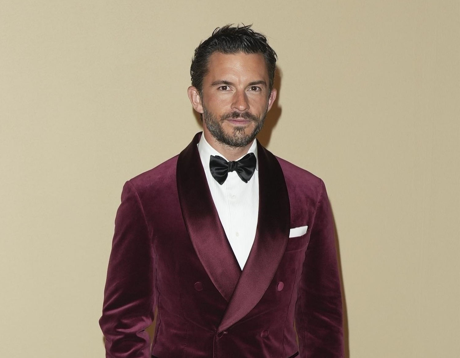 Box office king Jonathan Bailey takes a victory lap at the premiere of ...