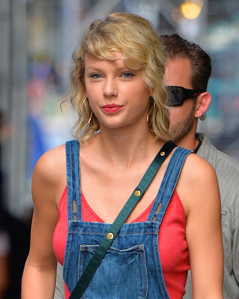 Details emerge from Taylor Swift and DJ David Mueller's civil case ...